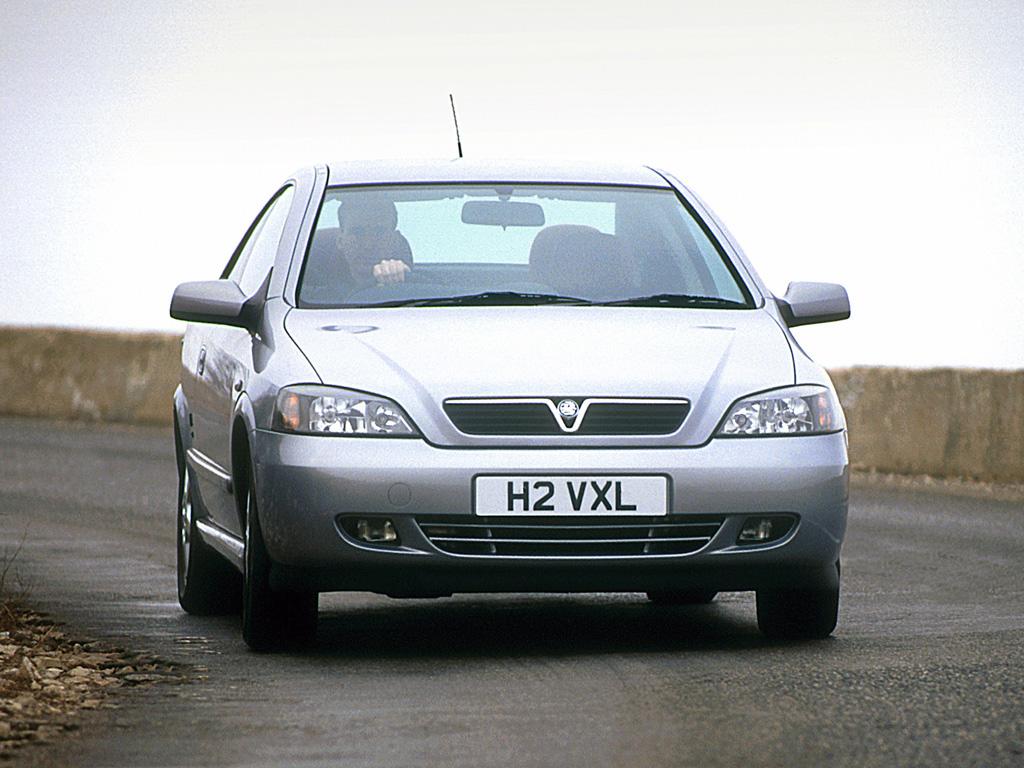 Vauxhall Astra Mk IV Coupe 1.8 16V (116 Hp)